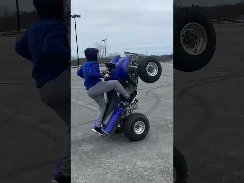 Teaching my boy how to wheelie going wrong ππ
#wheelie #yamaha #fail #atv
