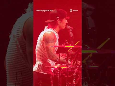 Josh Dun singing Stressed Out #twentyonepilots #music #shorts #live #stressedout