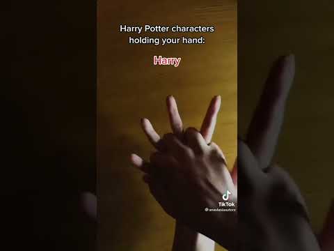 how people at hogwarts hold your hand. #shorts #harrypotter #dracomalfoy #ronweasley #cedricdiggory