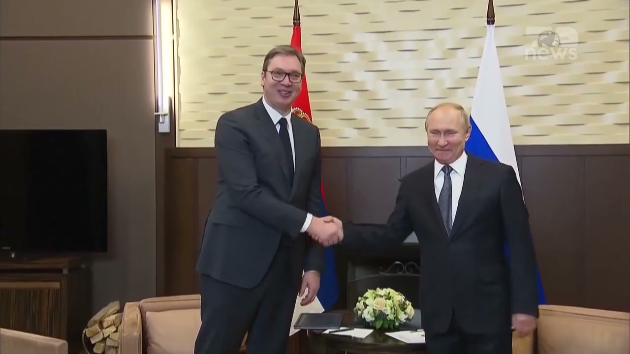 Top News- Flamuri ukrainas në mes të Beogradit / Vuçiç i kthen shpinën ... Top News- Flamuri ukrainas në mes të Beogradit / Vuçiç i kthen shpinën ...