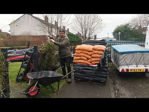 001 - Reloading the Coal Boats