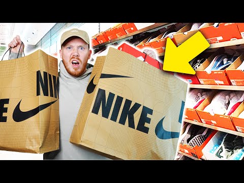SO MANY Sneakers SITTING At The NIKE OUTLET!