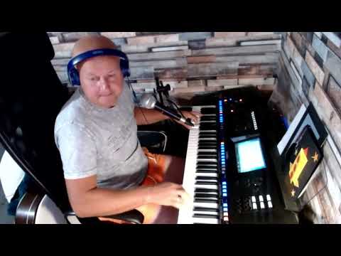 Usia siusia 🤣🤣🤣 YAMAHA GENOS Misiek live