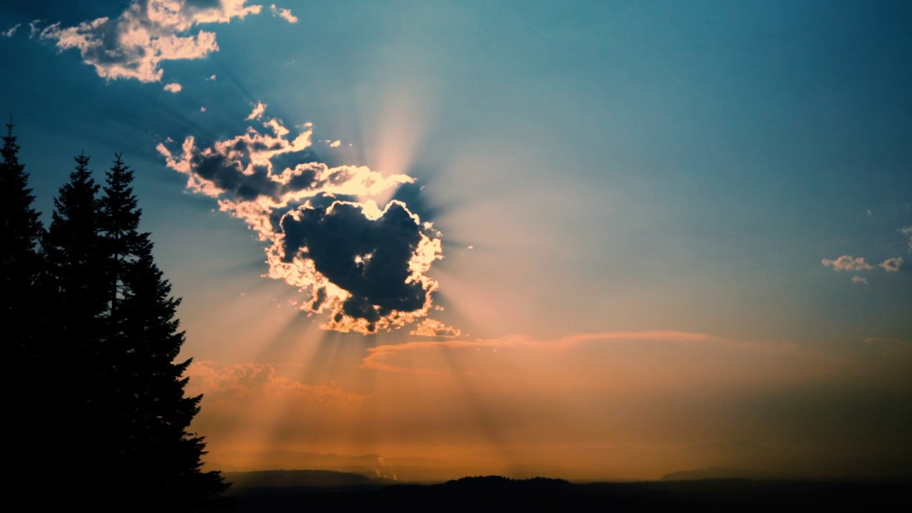 Heavenly Clouds With Sun Rays. NO Sound. Screensaver.