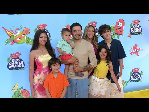 Familia Diamond 2025 Kids' Choice Awards Orange Carpet