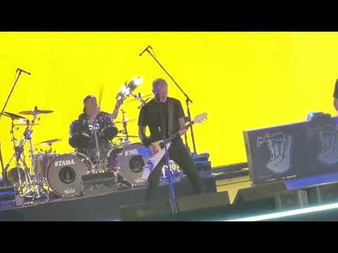 Watch: Metallica Play 'Lux Aeterna' for the First Time Live | Ultimate Guitar