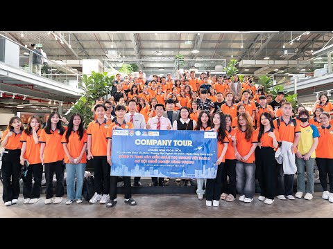 Theo chân sinh viên Khoa Tài chính - Thương mại HUTECH tham quan thực tế Sun Life Việt Nam