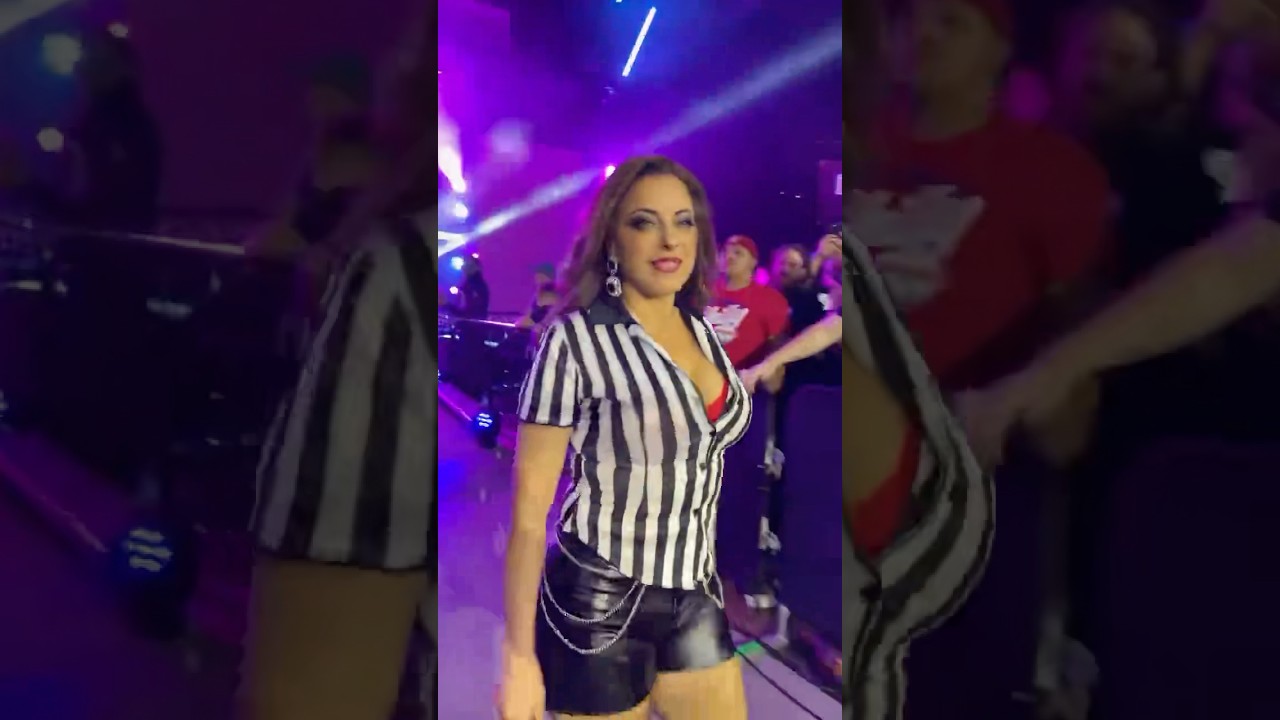 Dawn Marie is here as the Special Guest Ref to kick things off on #WWENXT ✊