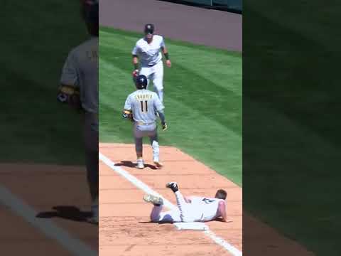 OUCH 🫣 #MLB #baseball #blooper