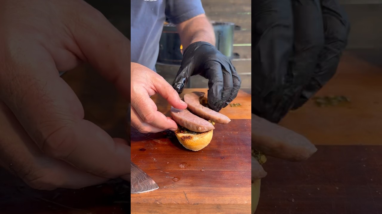 The Classic Argentine Street Food: Choripán | Al Frugoni - Open Fire Cooking