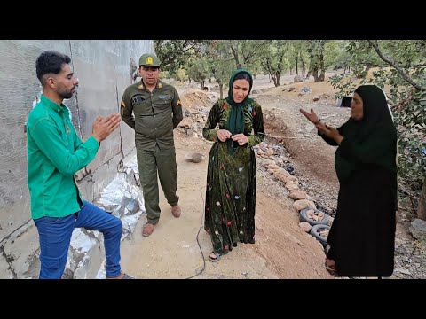 Hajar goes to visit Hussein but is met with harsh treatment from Hussein's mother.