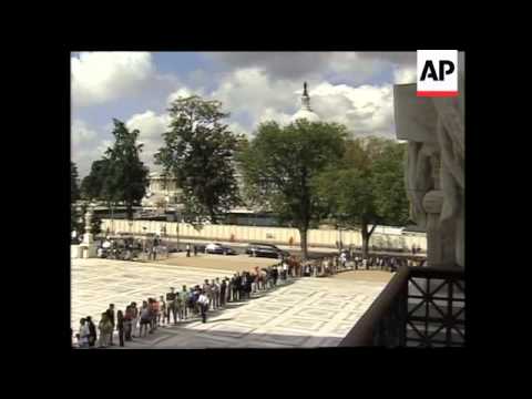 Bush pays respects as body of chief justice lies in state