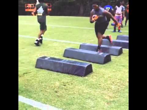 DeShawn Staples working with NFL Running Back DeAngelo Williams