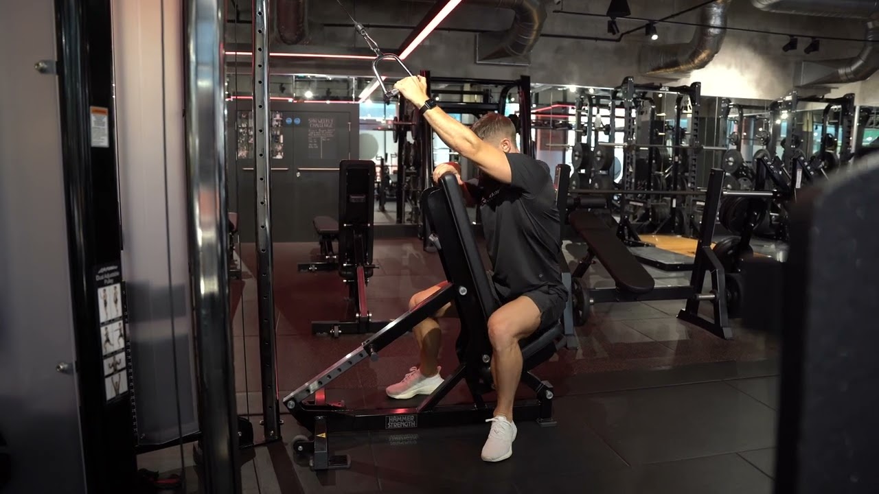 Single Arm Bench Supported Lat Pulldown | Elite Physique Training