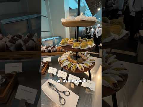 Inside Emirate's First Class Lounge in Dubai 😯