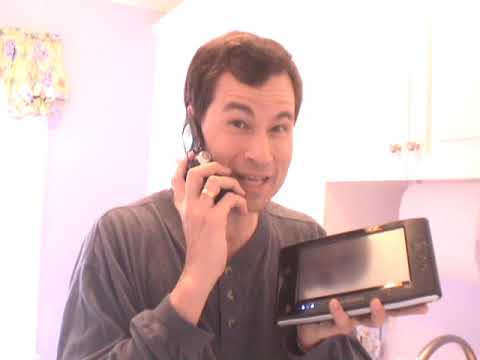 David Pogue reviews the UMPC (Ultra Mobile PC) (NY Times)