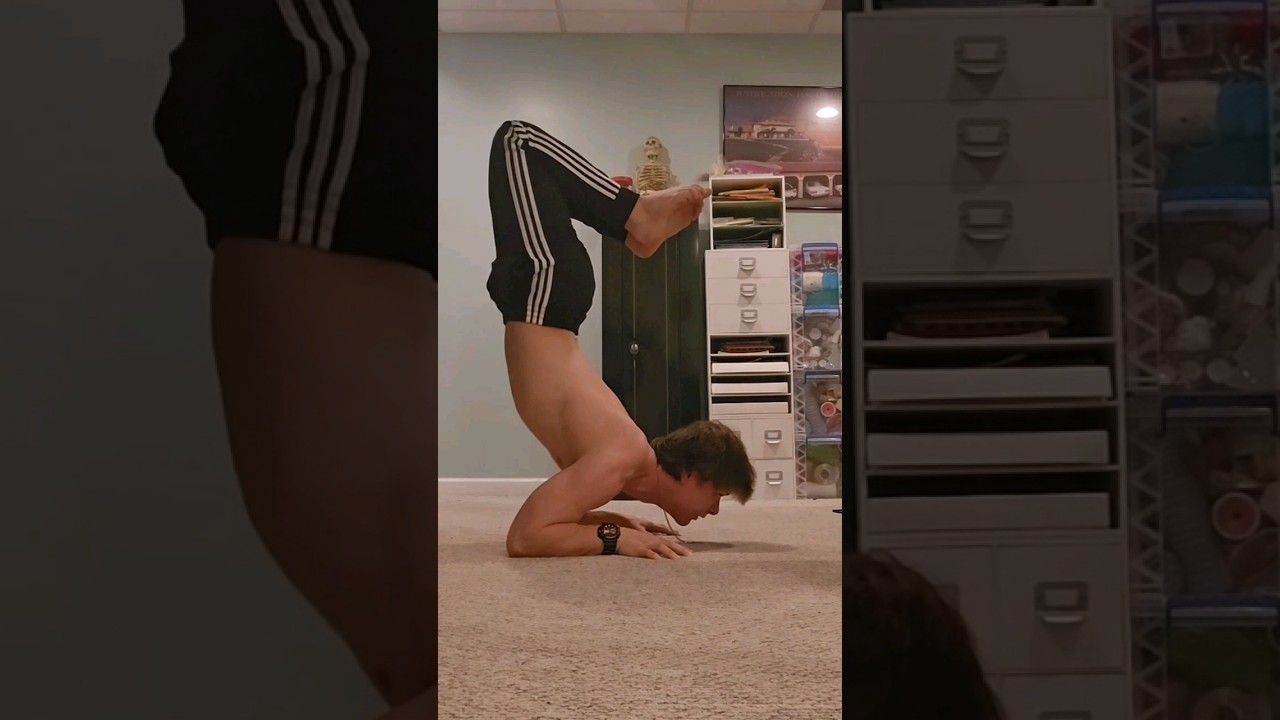 Handstand Push-up To Scorpion 🦂 #fitness #bodyweightexercise #calisthenics