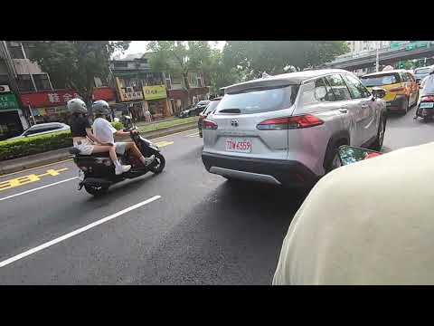 Taipei in September: walks and rides in Daan, Heping Rd, NTNU campus