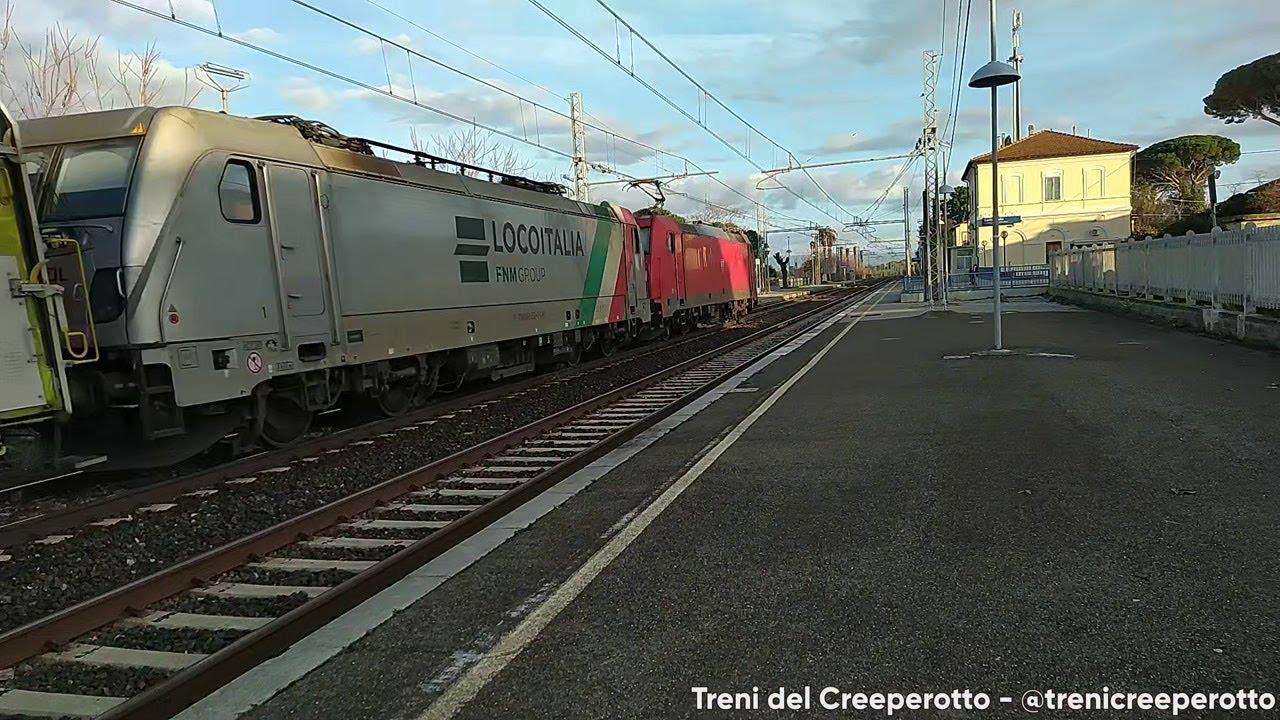 Treno Merci con TRAXX E483.104 DB + E494.552 LOCOITALIA in transito a Castagneto C.cci - 16/01 ...