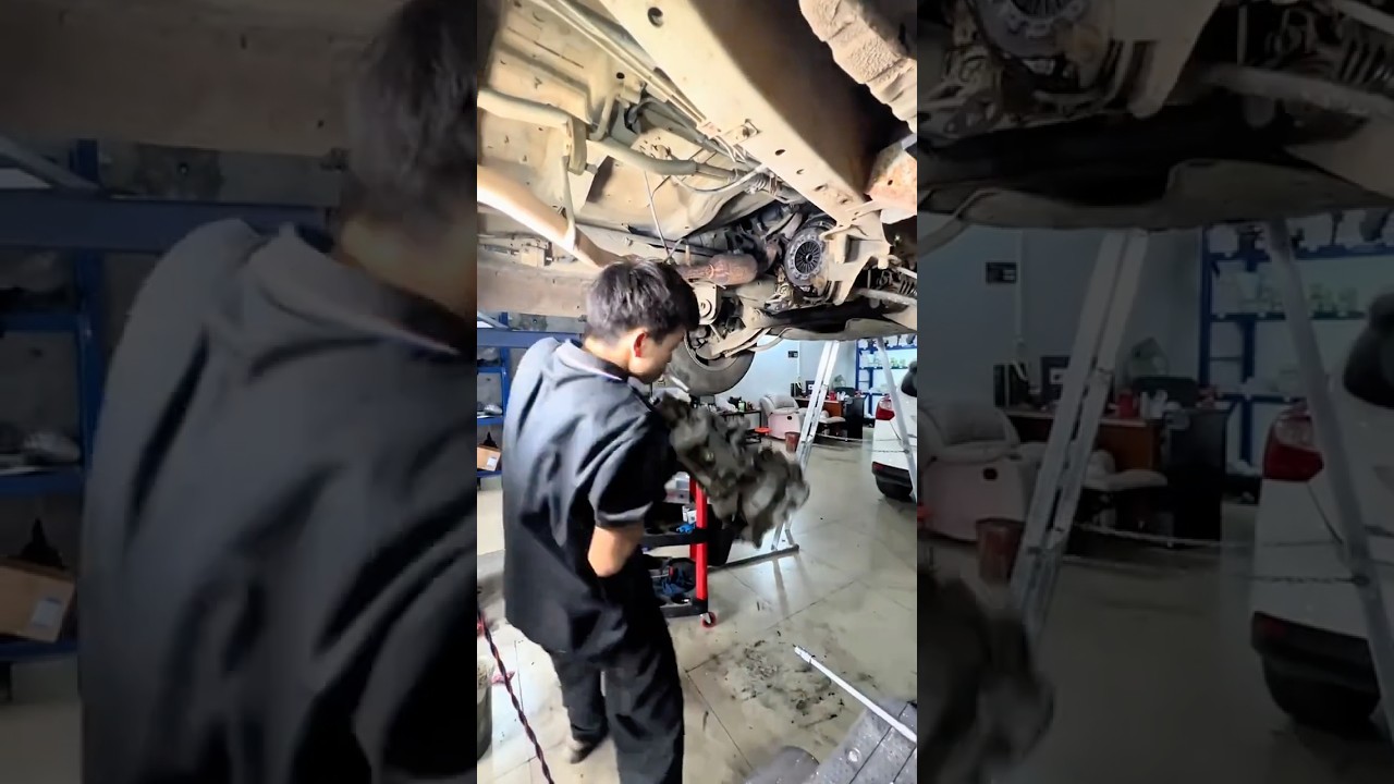 INSTALLING AN ENGINE ALONE?! This Mechanic’s Trick Is Insane #mechanic #mechaniclife #carrepair