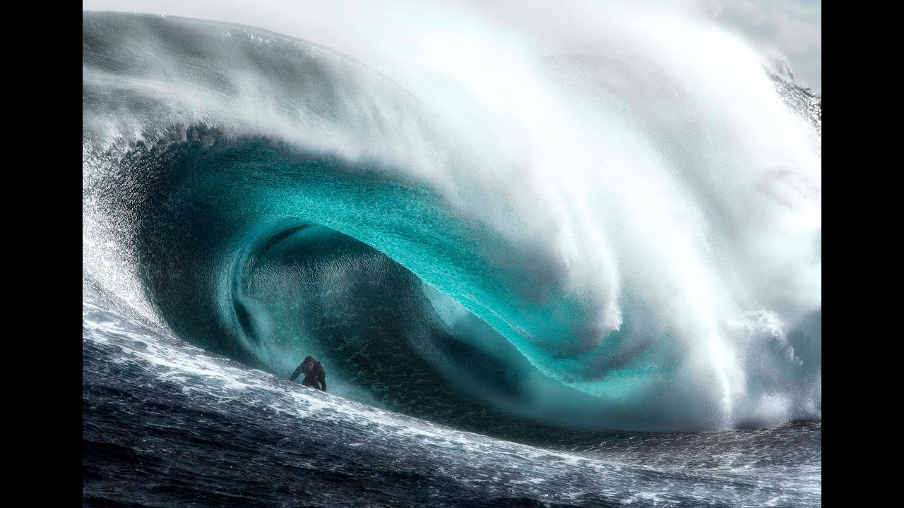 Big wave surfing The Right (2020)