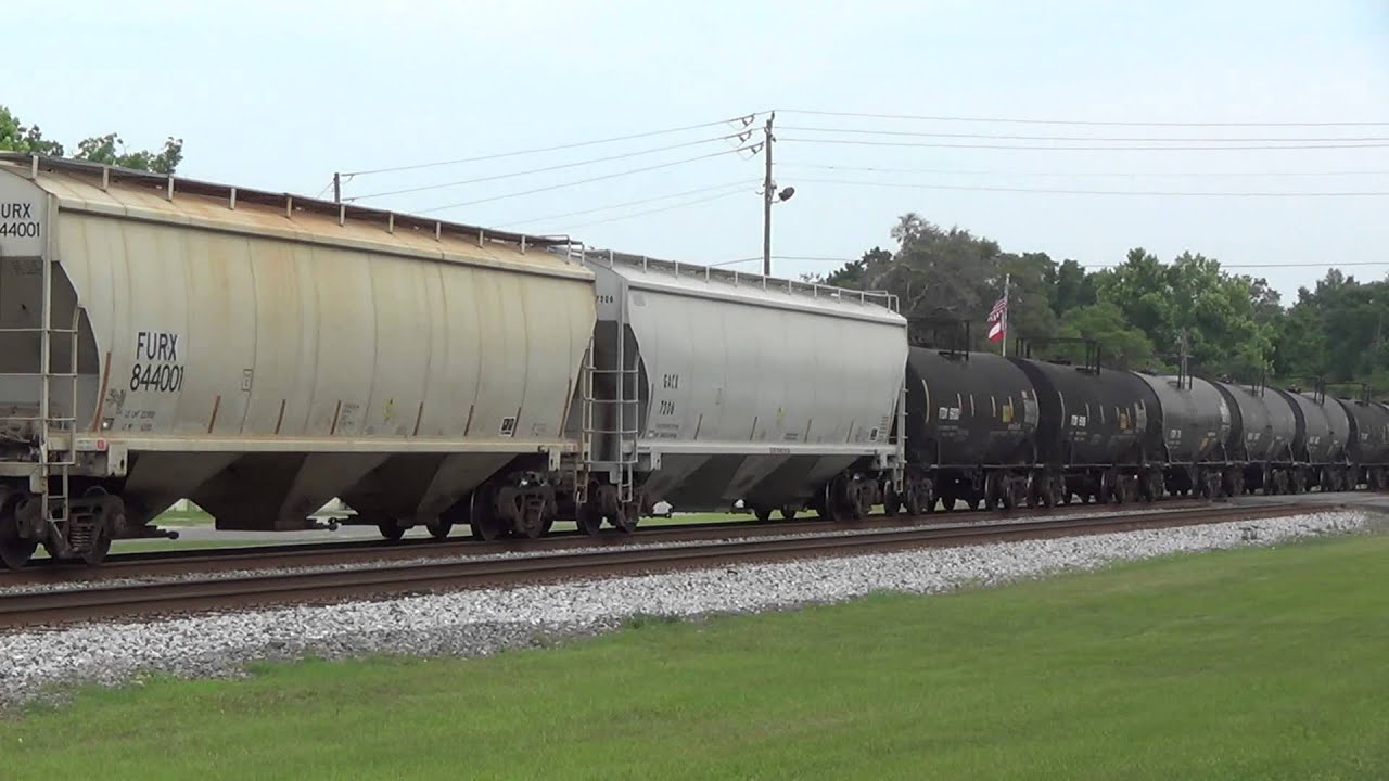 CSX 7325 leads the Q609 24 SB at Folkston