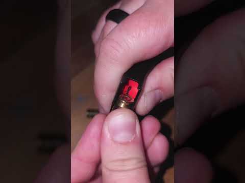How to load Smith & Wesson Bodyguard 2.0 Magazine.
