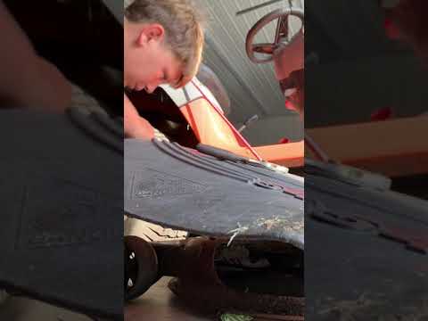 How to take the deck off of a Husqvarna riding mower