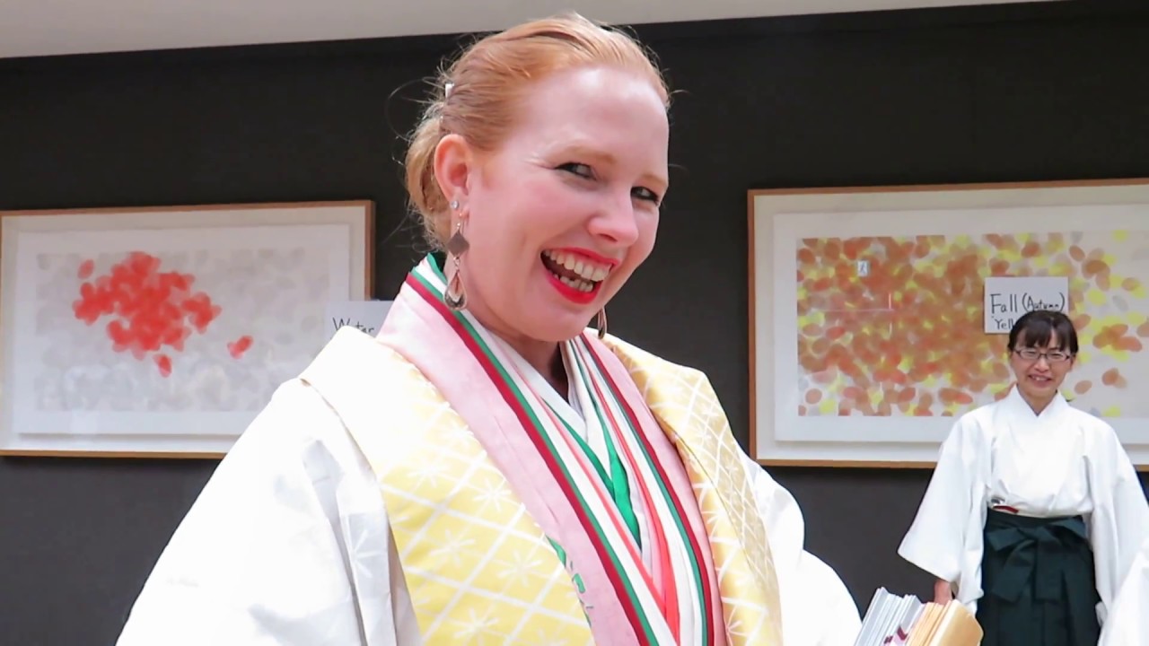 Junihitoe Kimono - The Dressing Process