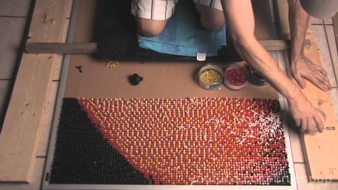 Push Pin Portrait - Behind The Scenes (w/commentary)