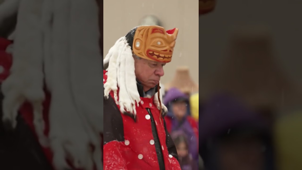 Nisga’a village raises replica totem pole | APTN News