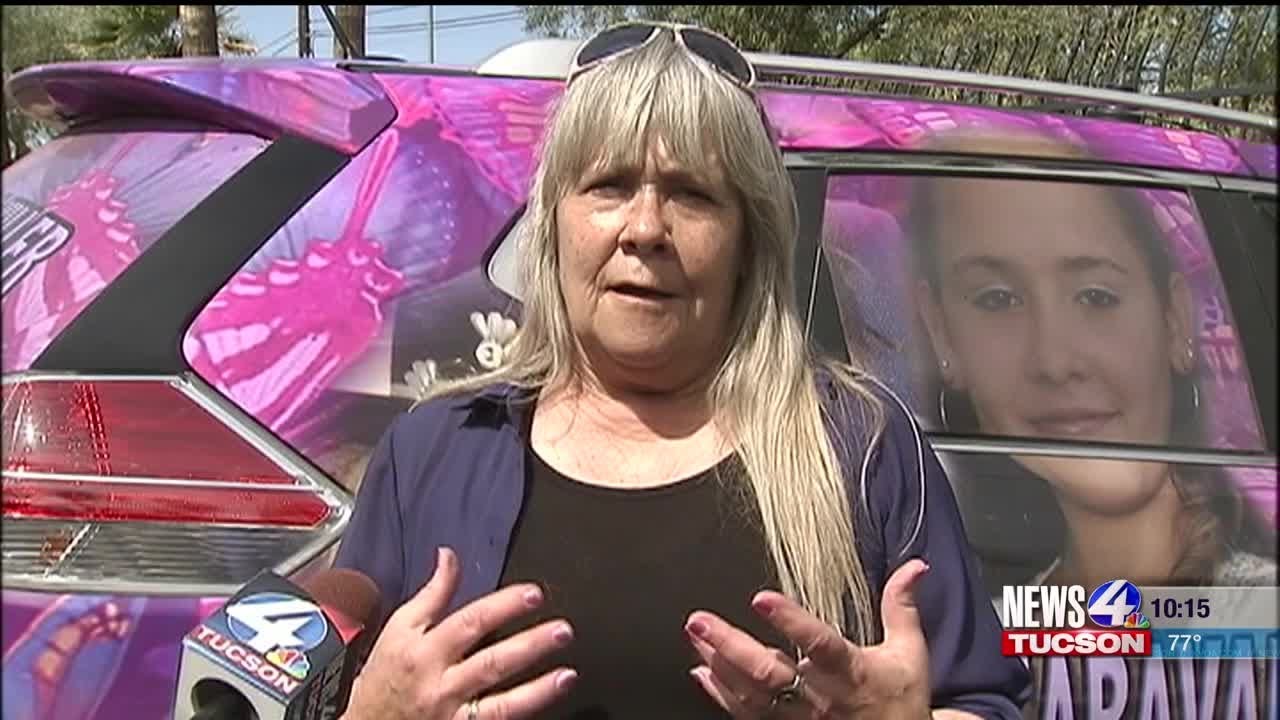 Mother stops in Tucson during search for daughter's killer