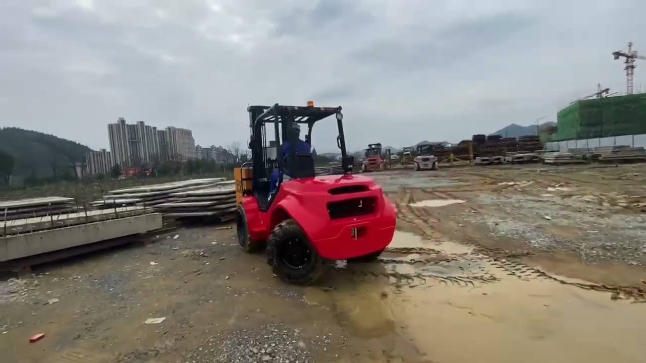 UN 4WD Rough Terrain Forklift