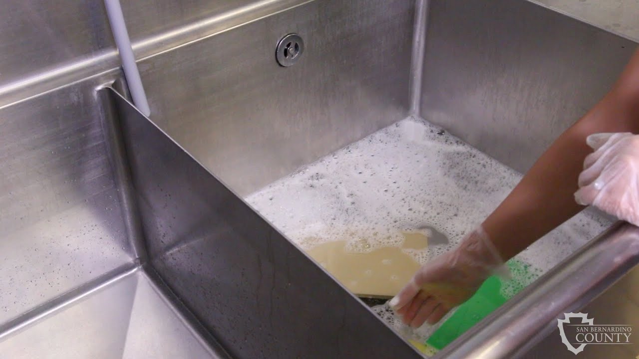 Warewashing Using a Three - Compartment Sink