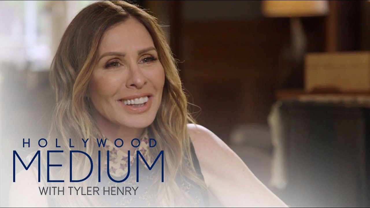 Carole Radziwill Connects With Carolyn Bessette-Kennedy | Hollywood Medium with Tyler Henry | E!