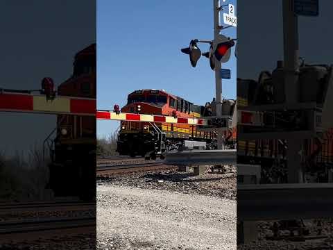 70 mph BNSF Z train flies past slow Manifest train!!! #bnsf #bnsfrailway