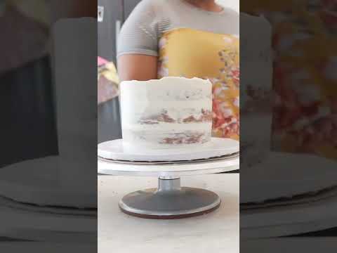 6” cake that serves 30?! 🤔