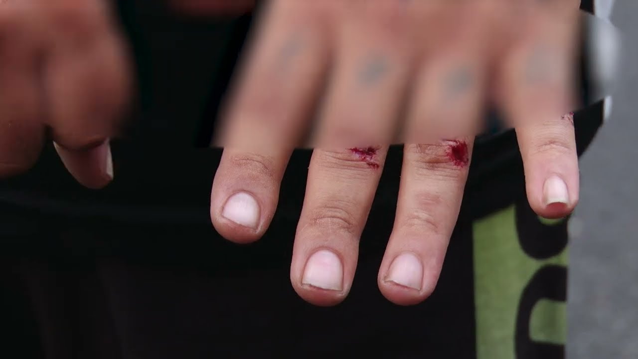 Briga na saída de escola termina com dois jovens esfaqueados em Rio Claro