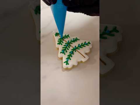 Classic Christmas tree cookie gets its festive design 🎄❄️ #christmas #christmascookies #cookies