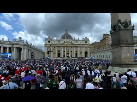Pope Leo XIV Revives Gregorian Chant 🌍 | Sing the Regina Coeli with the World!