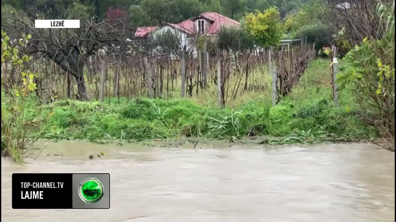 Top Channel/ Babë e bir i përpin lumi! Përroi merr para makinën në ... Top Channel/ Babë e bir i përpin lumi! Përroi merr para makinën në ...