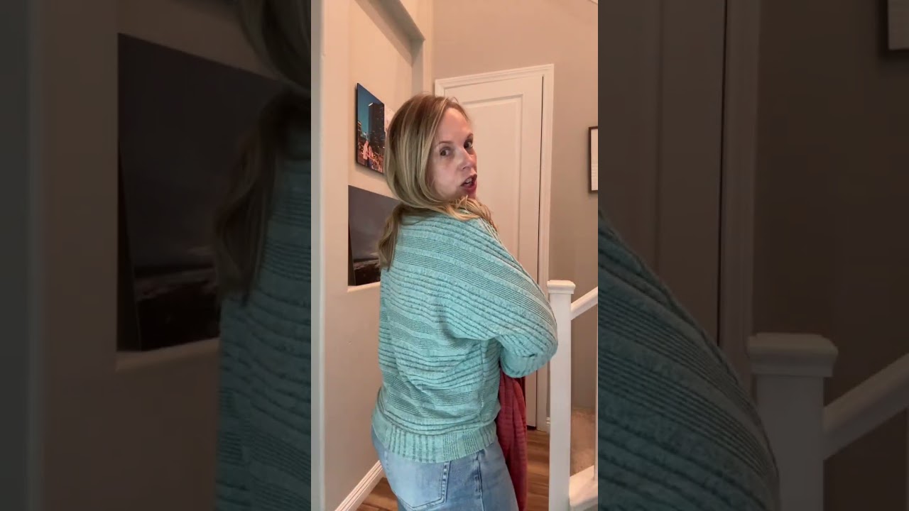 ✨ The Basic Top That’s Anything But Basic ✨ Every wardrobe needs versatile basics — but this one is