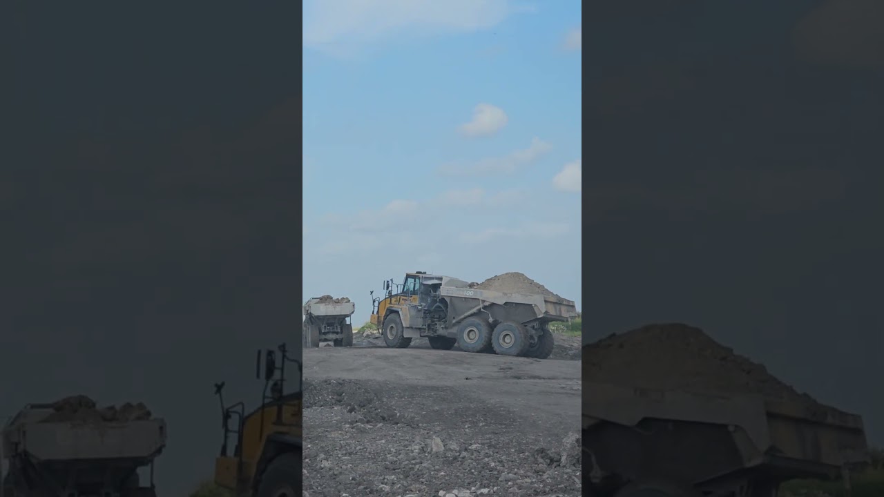 CONSTRUCTION SAFETY MINUTE: BURROW PIT 5!!? #work #infsight #osha #heavyequipment #sfl