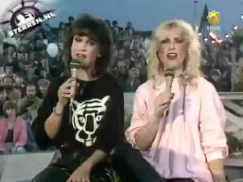 José Hoebee (Luv) dolgelukkig met zoontje Tim (Story maart 1986) – Toen ...