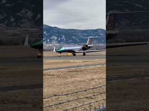 Chameleon Gulfstream G-V taxi at Bozeman Yellowstone International Airport #KBZN #bozemanmontana 