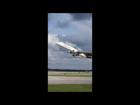 Rocketship MD11 at SDF #planespotting #mcdonnelldouglas #md11