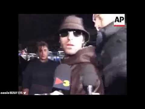 Oasis - Spain Airport, 1997 - all members are canned, Bonehead's totally legless.