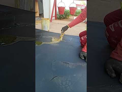 Synthetic glue applying.🎏