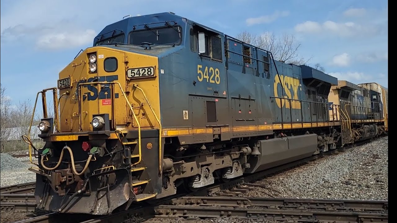 CSX 5428 Leads M205 With YN2 Trailing (4/2/26)
