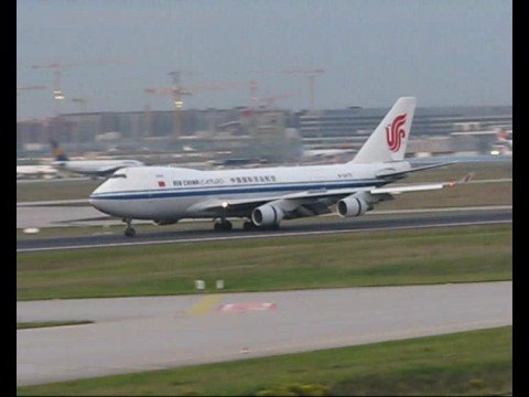 Landung_Air_China_B747-400F Frankrurt rwy 25L B-2475 14.10.2008